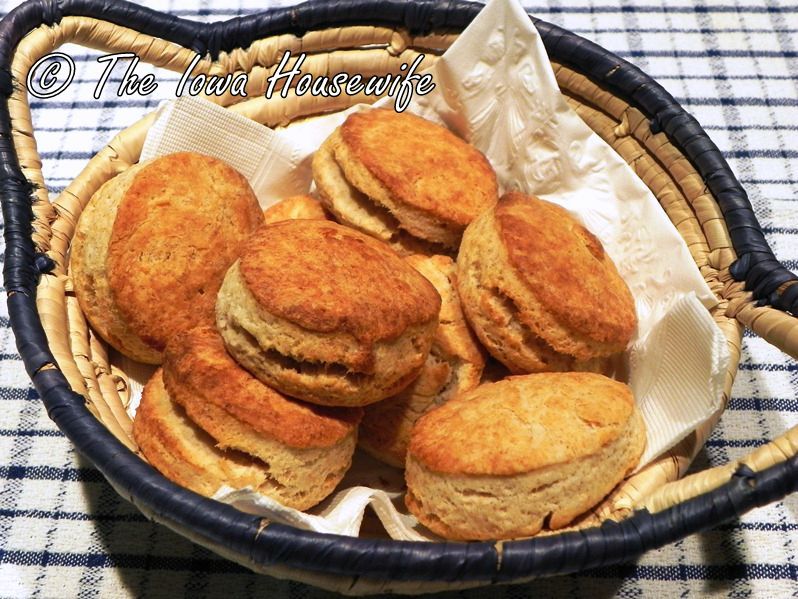 The Iowa Housewife: Whole Wheat Biscuits