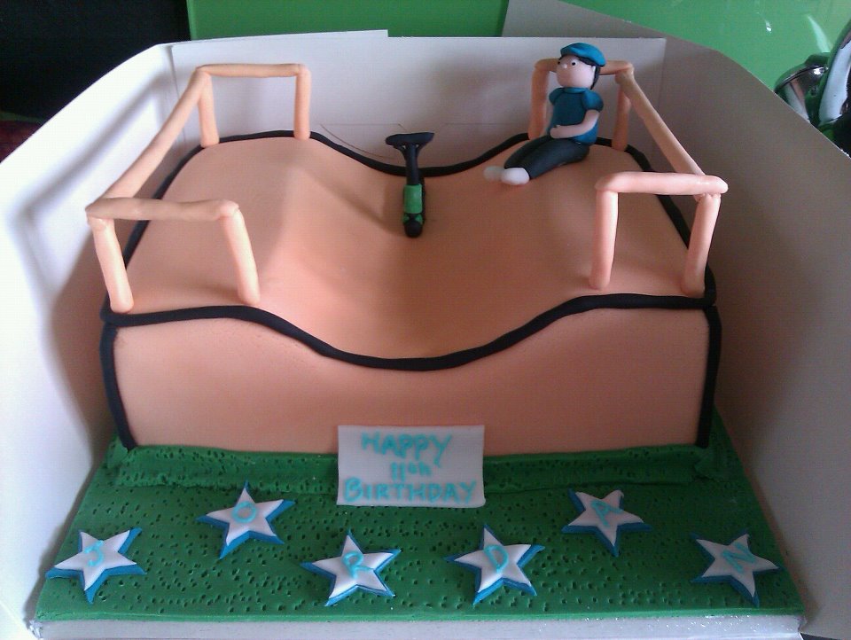 Sam's Cakes: Scooter cake