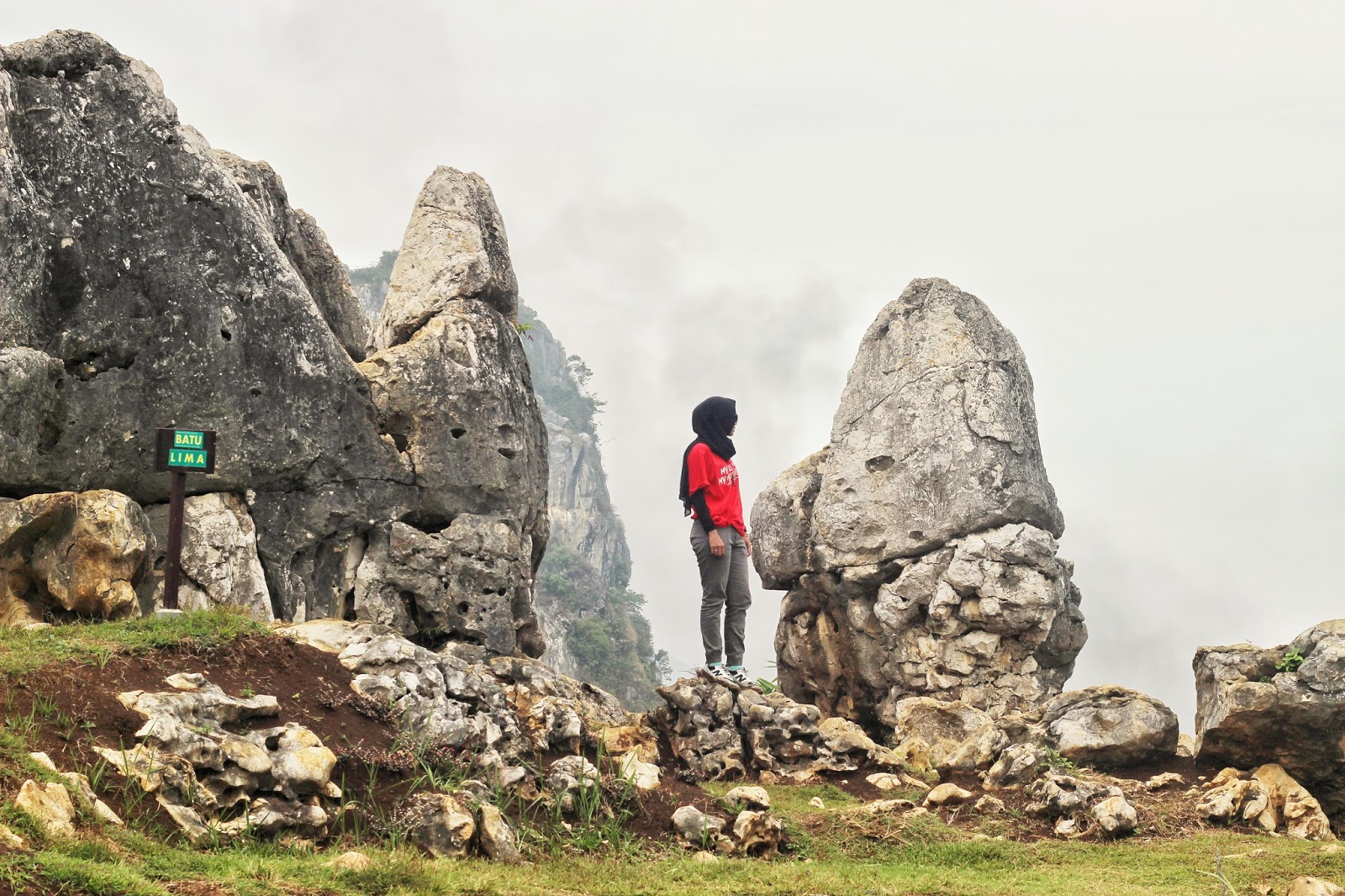 Kembali ke Jaman Batu di Stone Garden dan Eksotisme Gua Pawon - Jetrani