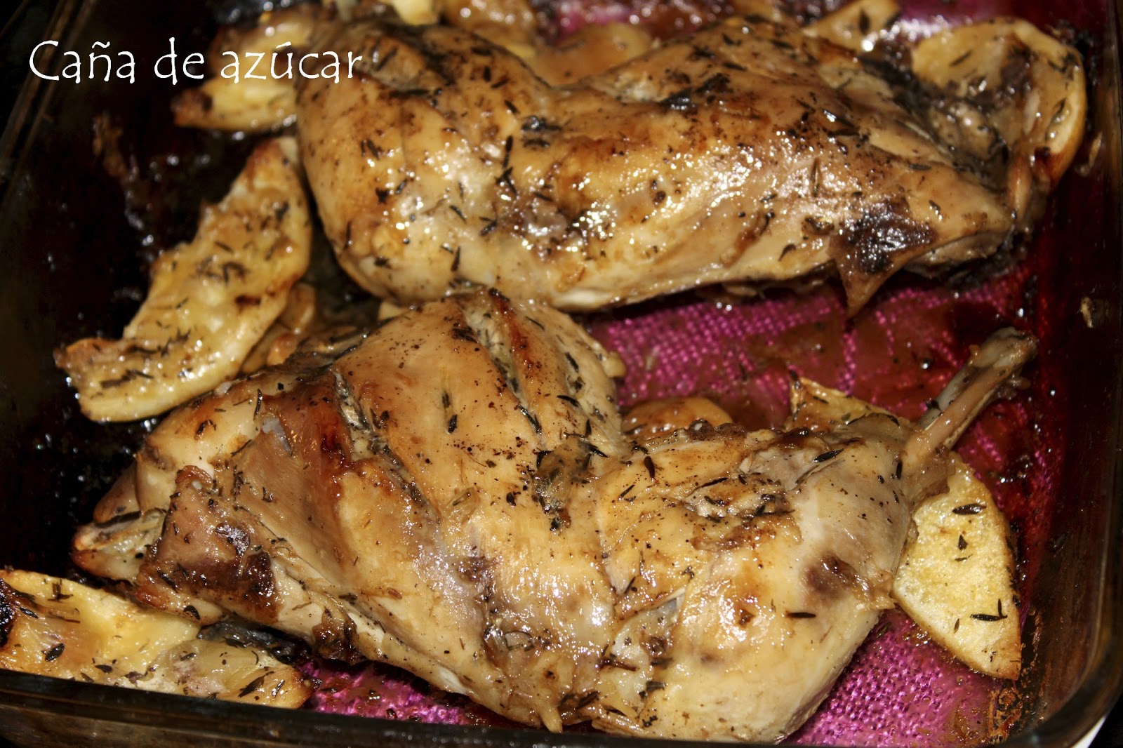 Pollo al horno con limón, ajo y tomillo