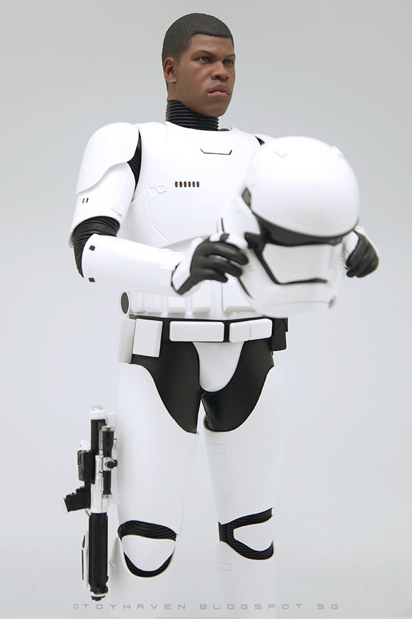 toyhaven: Presenting the Hot Toys 1:6 scale First Order Stormtrooper FN ...