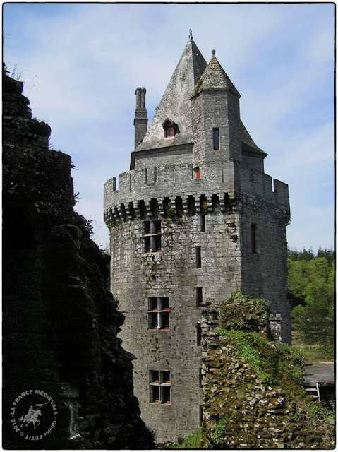 LA FRANCE MEDIEVALE: ELVEN (56) - Château-fort de Largoët : Tour ronde ...