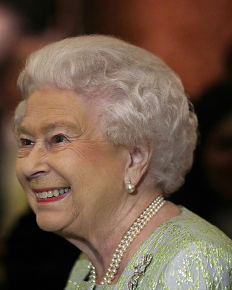 Royal Family Around the World: Queen Elizabeth II Hosts Reception For ...