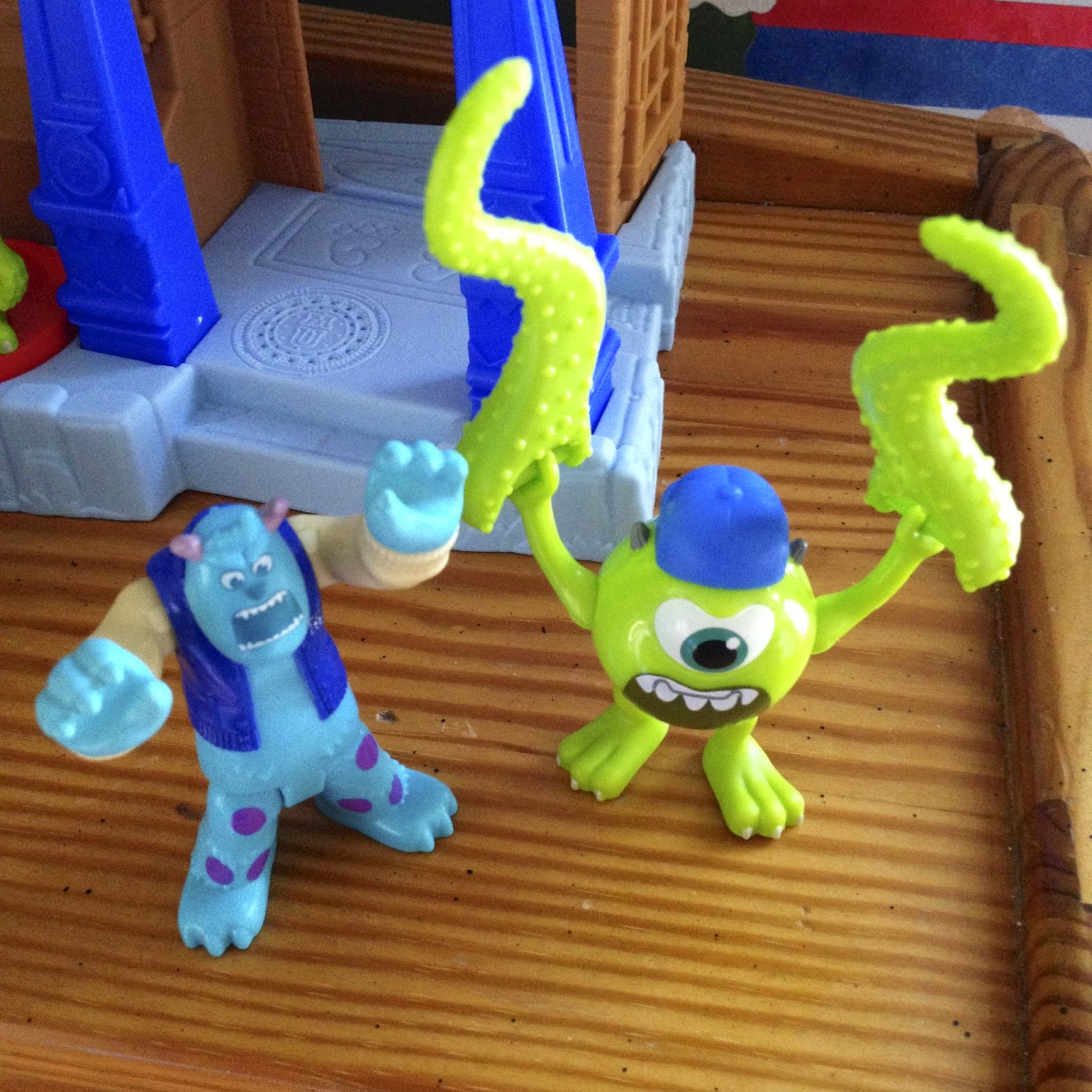 Dan the Pixar Fan: Monsters University: Imaginext University Row Play ...
