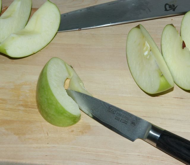 Kambria Schumacher: How to Core an Apple like a Pro!
