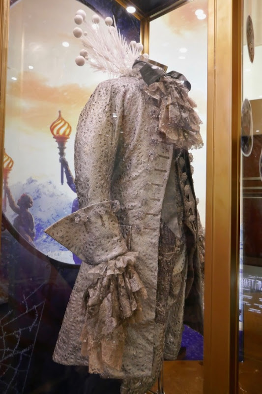 Hollywood Movie Costumes and Props: The Nutcracker and the Four Realms ...