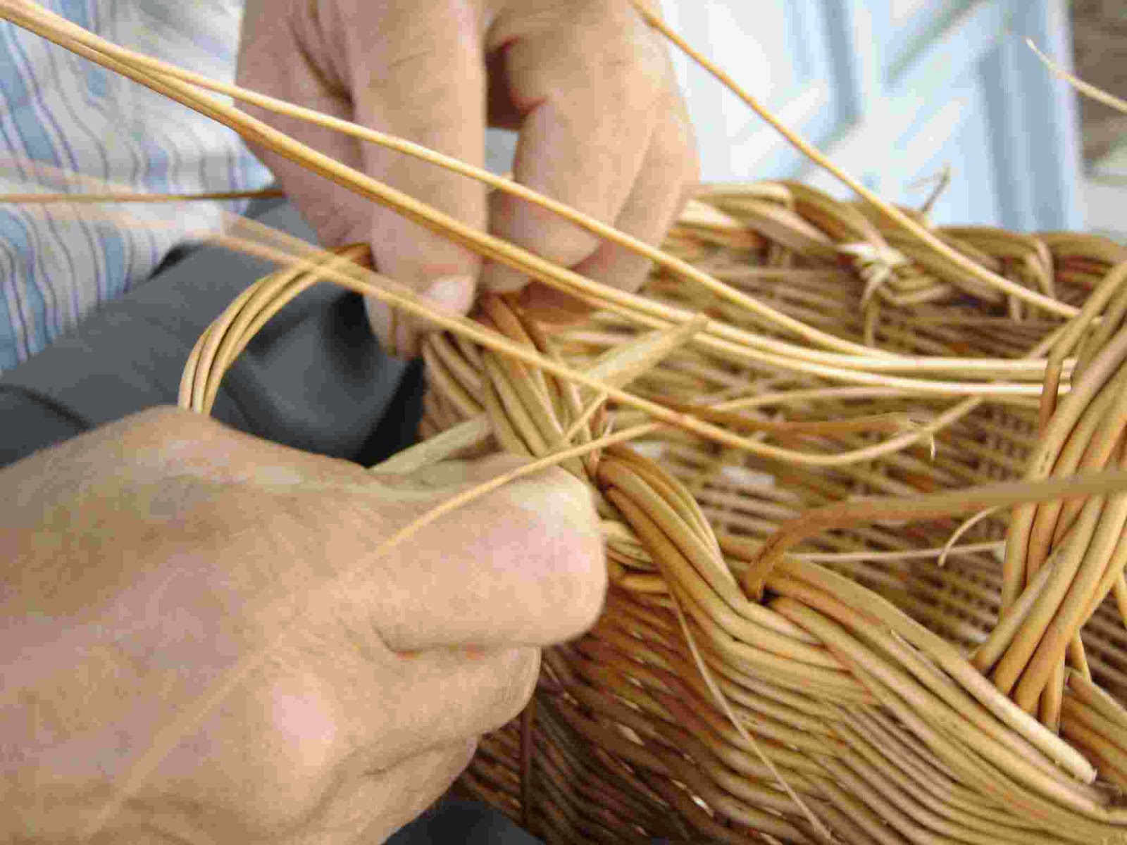 CALLEJEANDO POR VALENCIA : La Cestería (oficios antiguos # 1 )