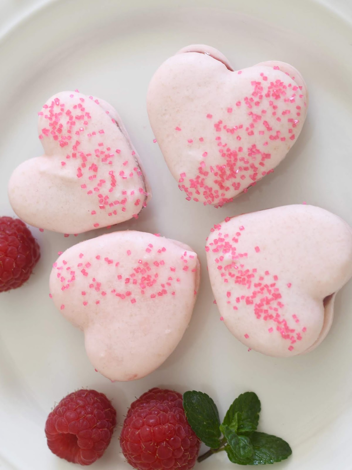 Cooking with Manuela: Heart-Shaped Raspberry French Macarons