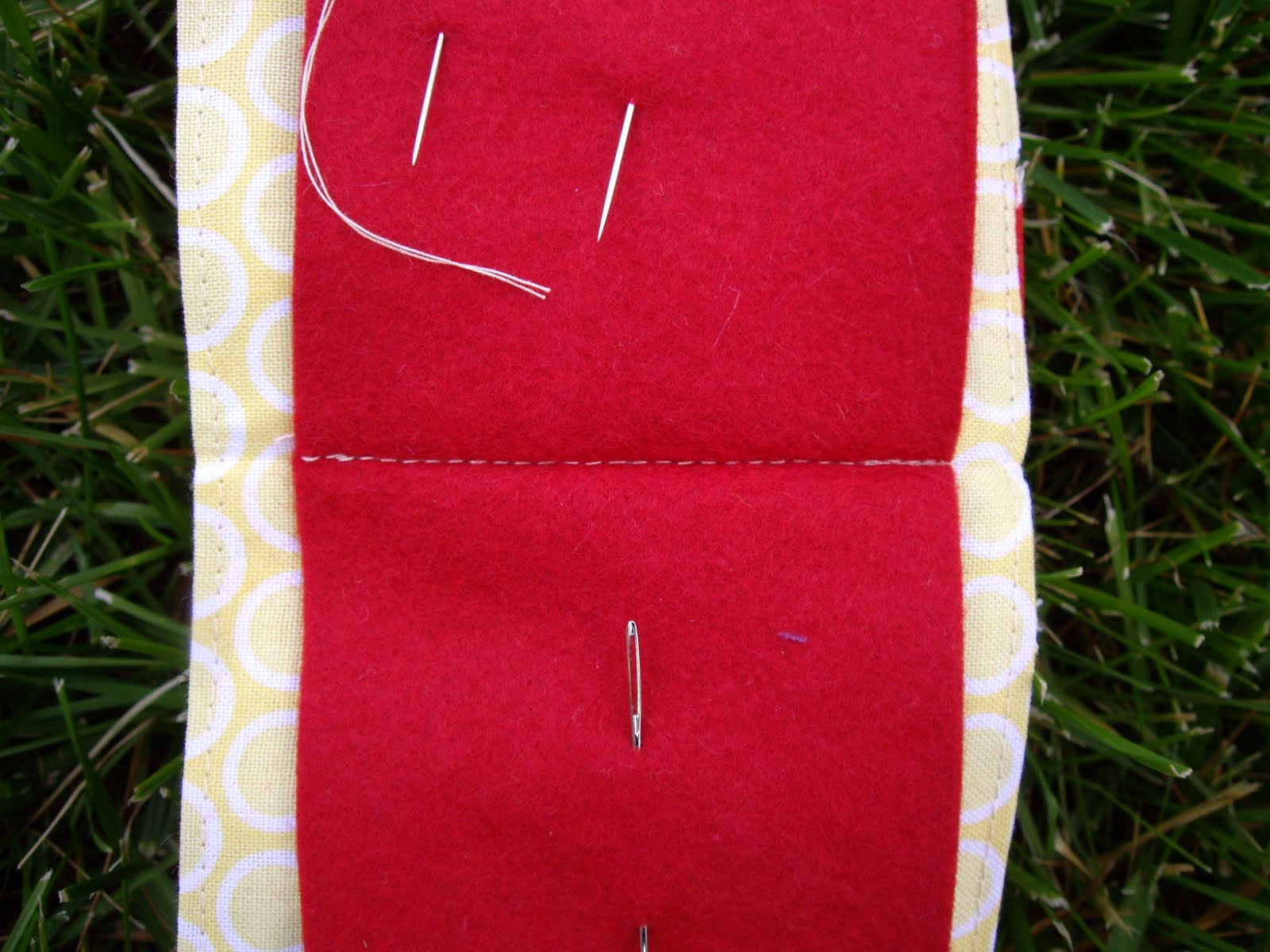 Material Girls Quilts: Needle keeper tutorial