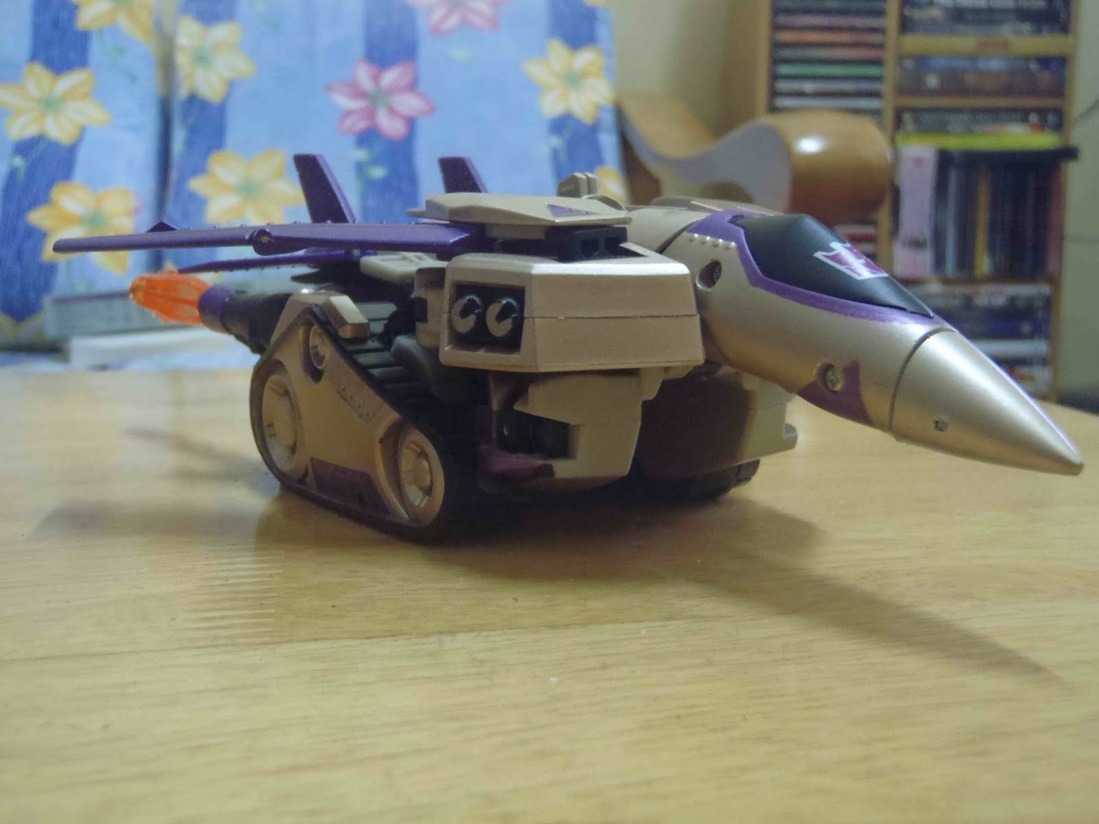 New Planet Cybertron: Transformers Review: Blitzwing (Animated Voyager ...