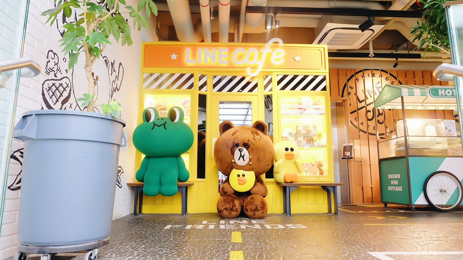 Line Friends Cafe & Store - Story of Neverland