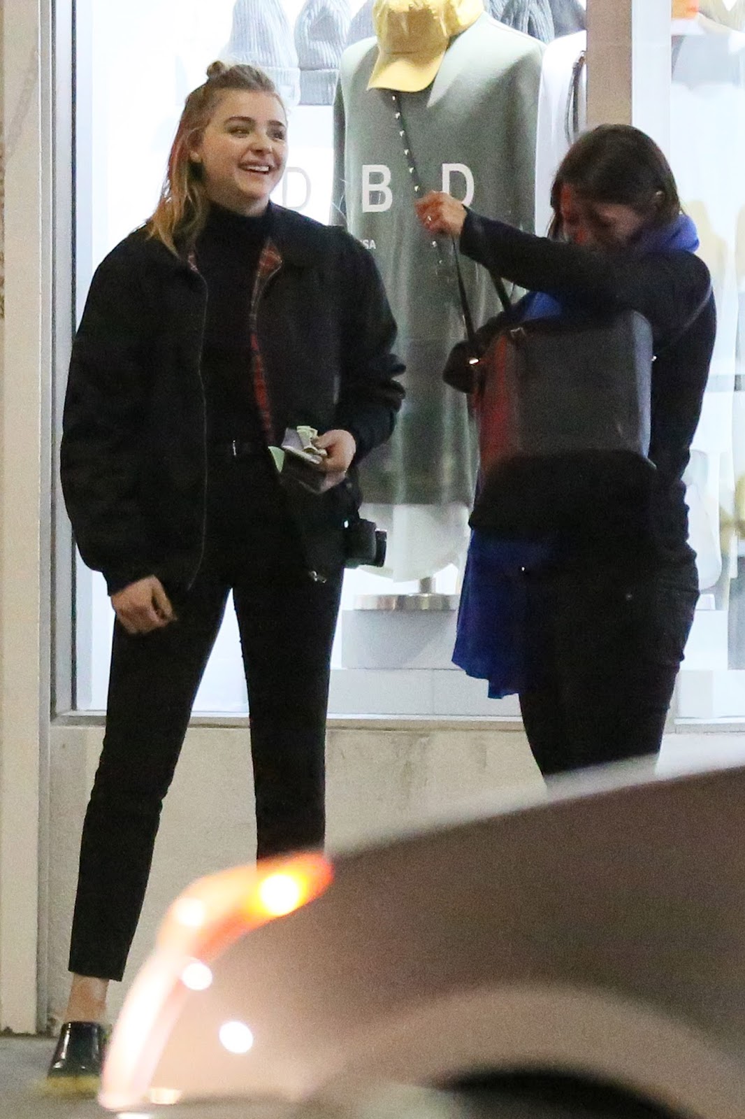 Chloë Grace Moretz Argentina: 02/02/2017 Having dinner with friends ...