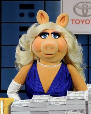 Muppet Stuff: Miss Piggy is recipient of prestigious New York museum award!