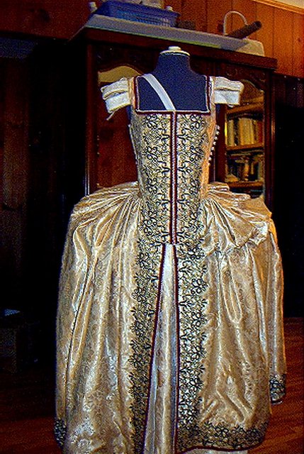 Història de la roba interior femenina: LA LLENCERIA DURANT L'EDAT ...