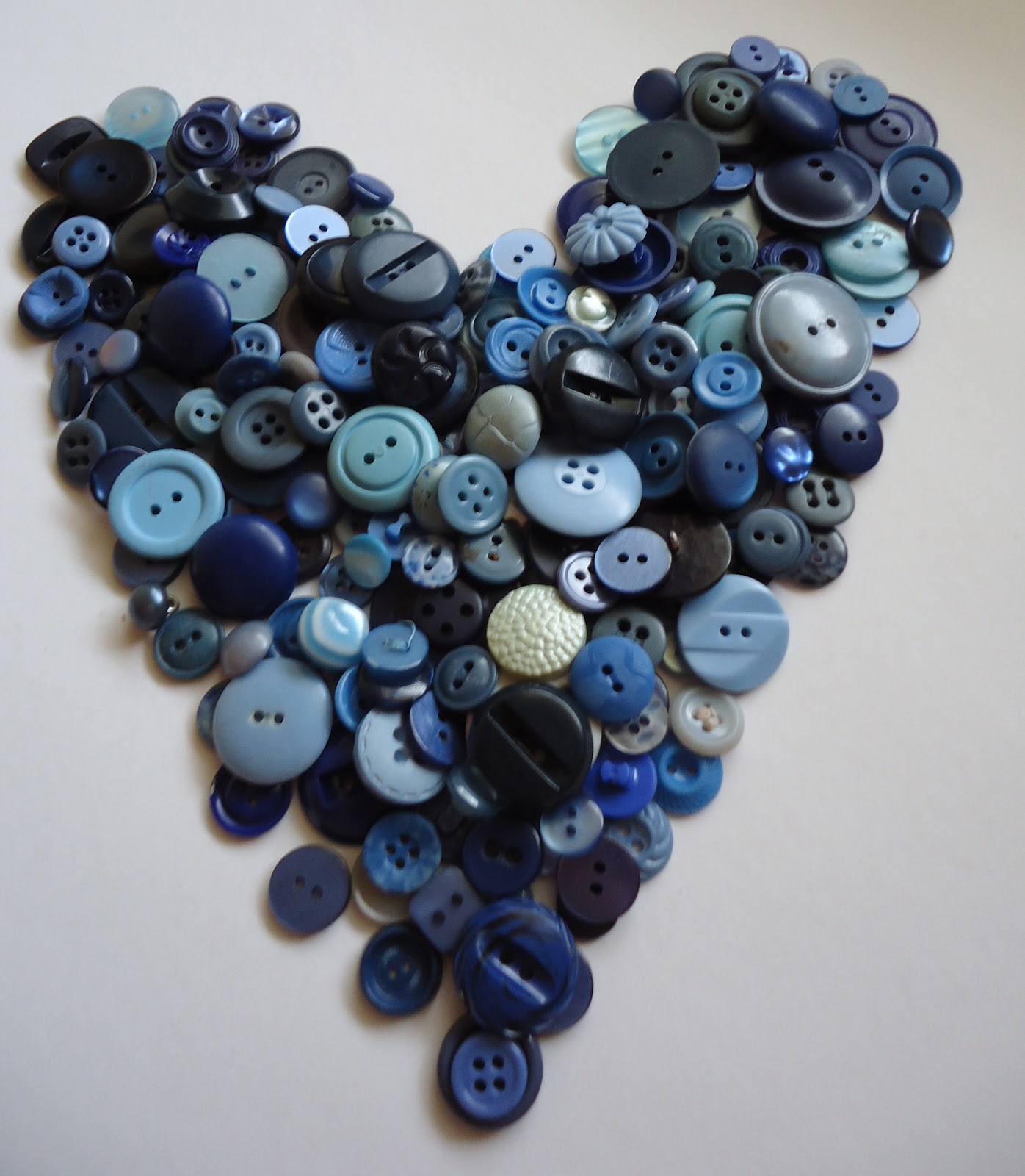 Crafter on a Budget: Buttons, Buttons and More Buttons... and a Vintage ...