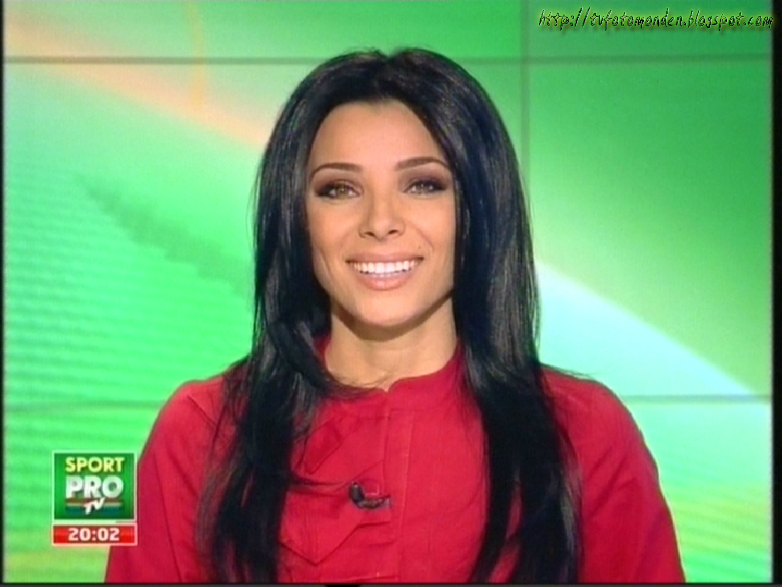 tv foto monden: Corina Caragea prezinta stirile din sport la Pro TV