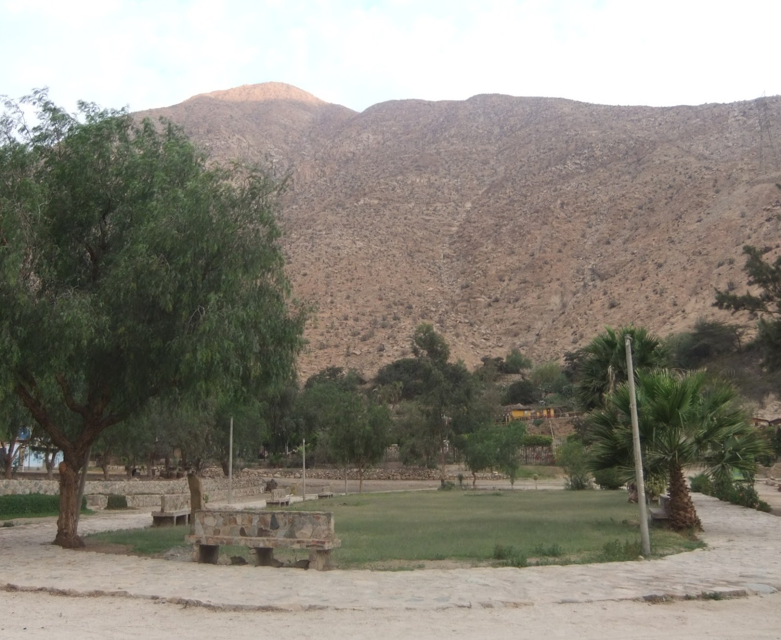 LUGARES TURÍSTICOS EN PERÚ: FOTO: PARQUE CENTRAL DE SANTA ROSA DE QUIVES