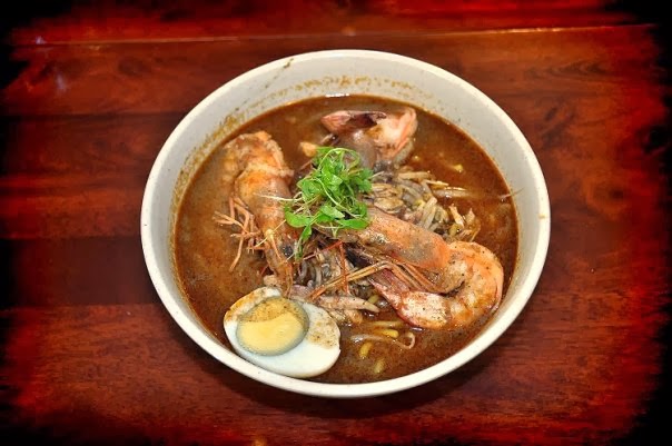 Sarawak Malaysia Borneo: Popular local food outlets in downtown Kuching ...