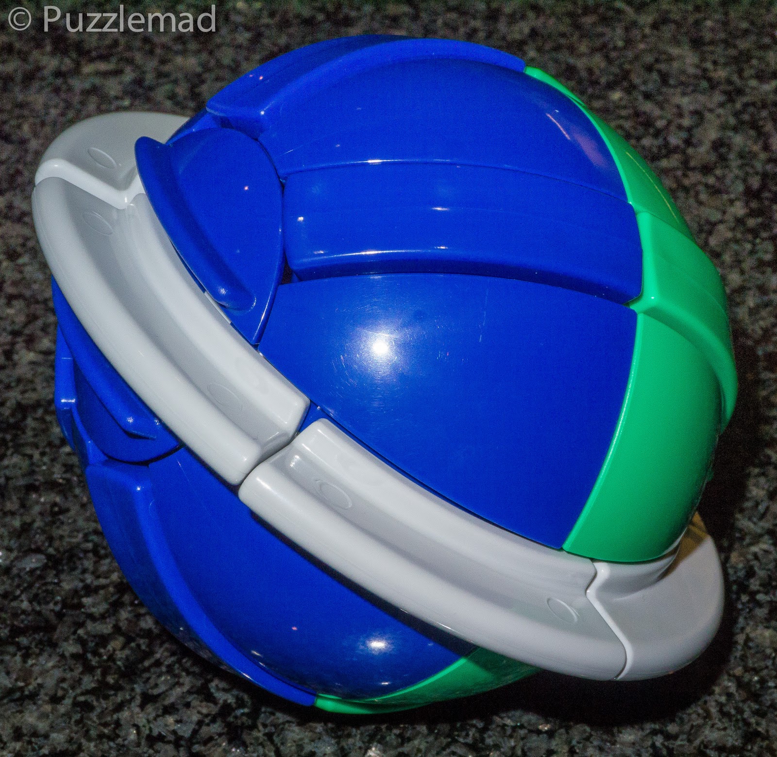 PuzzleMad: Plastic puzzles can be fun too