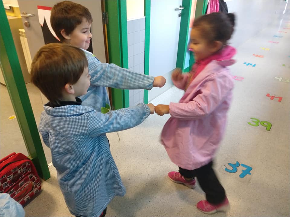 La clase de Vane: NUEVA RUTINA: SALUDOS PARA ENTRAR EN CLASE