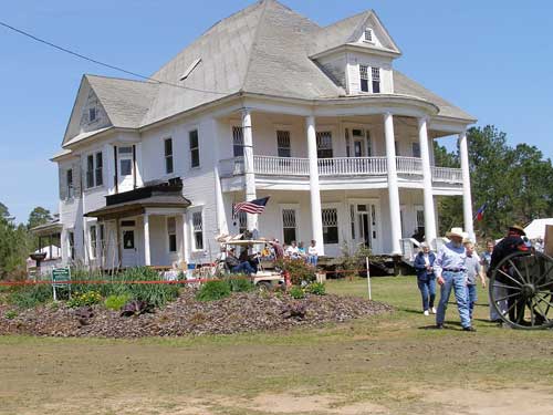 A Southern Belle Dishes on Decor: Historic Pratt House - The Rest of ...