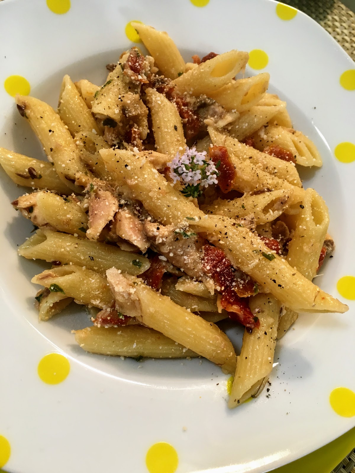 Sfizi e capricci ............ by lauretta: Pasta con sgombro e pomodori ...