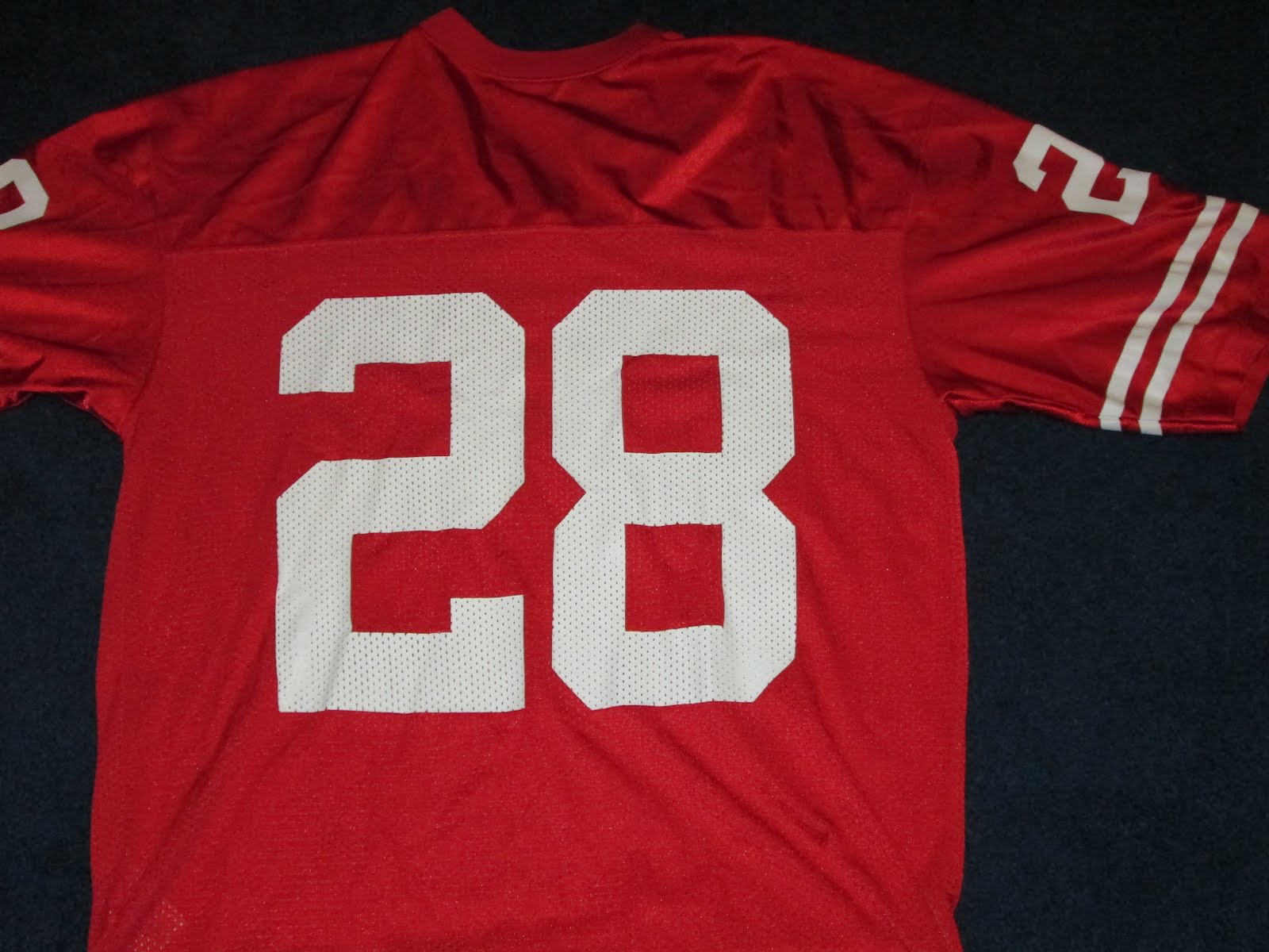 Vintage10916 Store: Wisconsin Adidas #28 Football Jersey