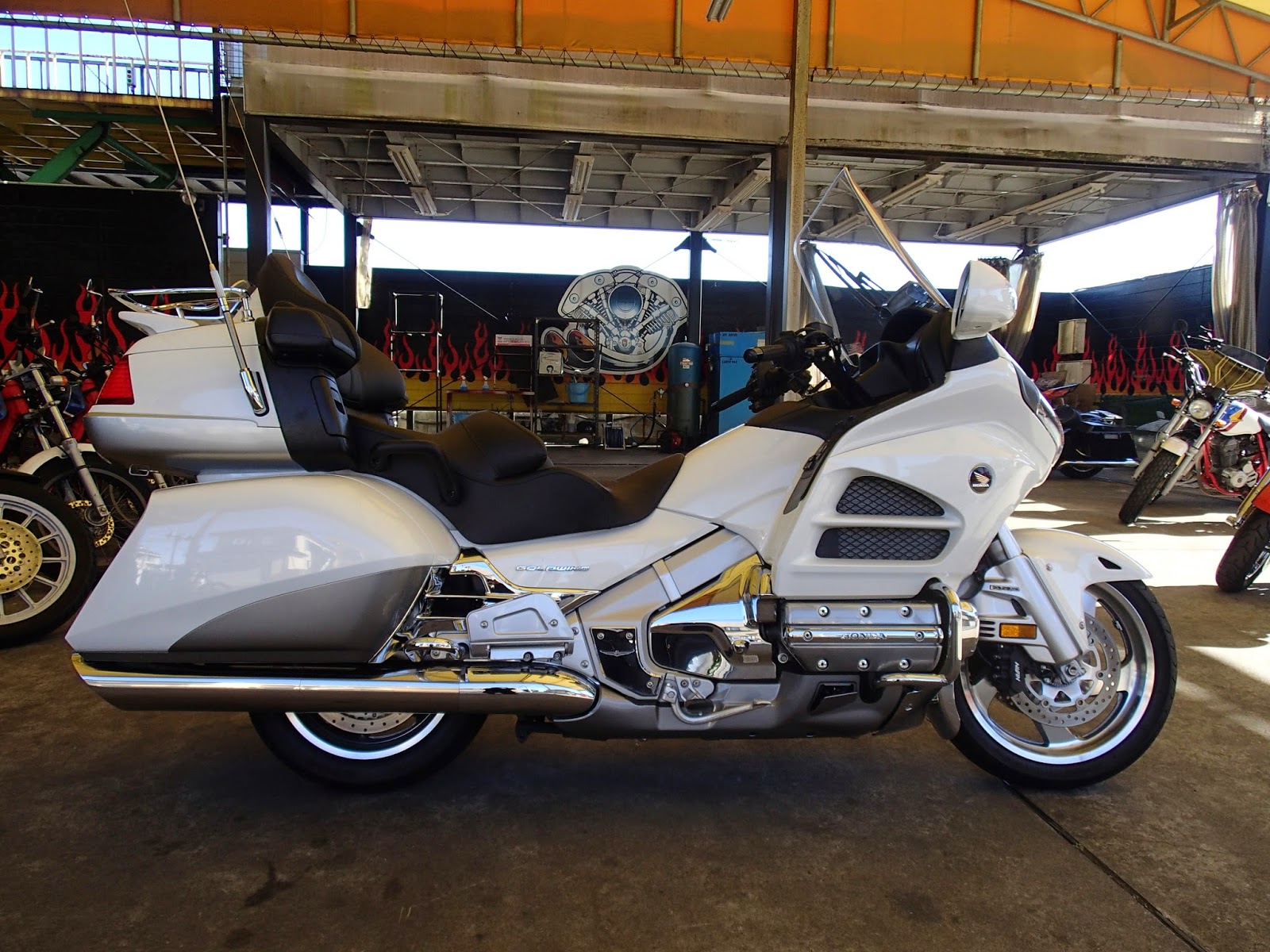 GL1800-CUSTOM.COM: メッキパーツ