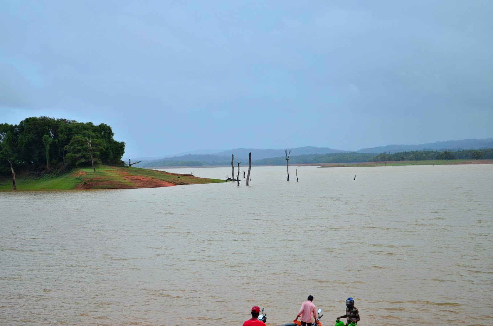 Sharath Hassan A Travelling Photographer: Sigandur back water and ...