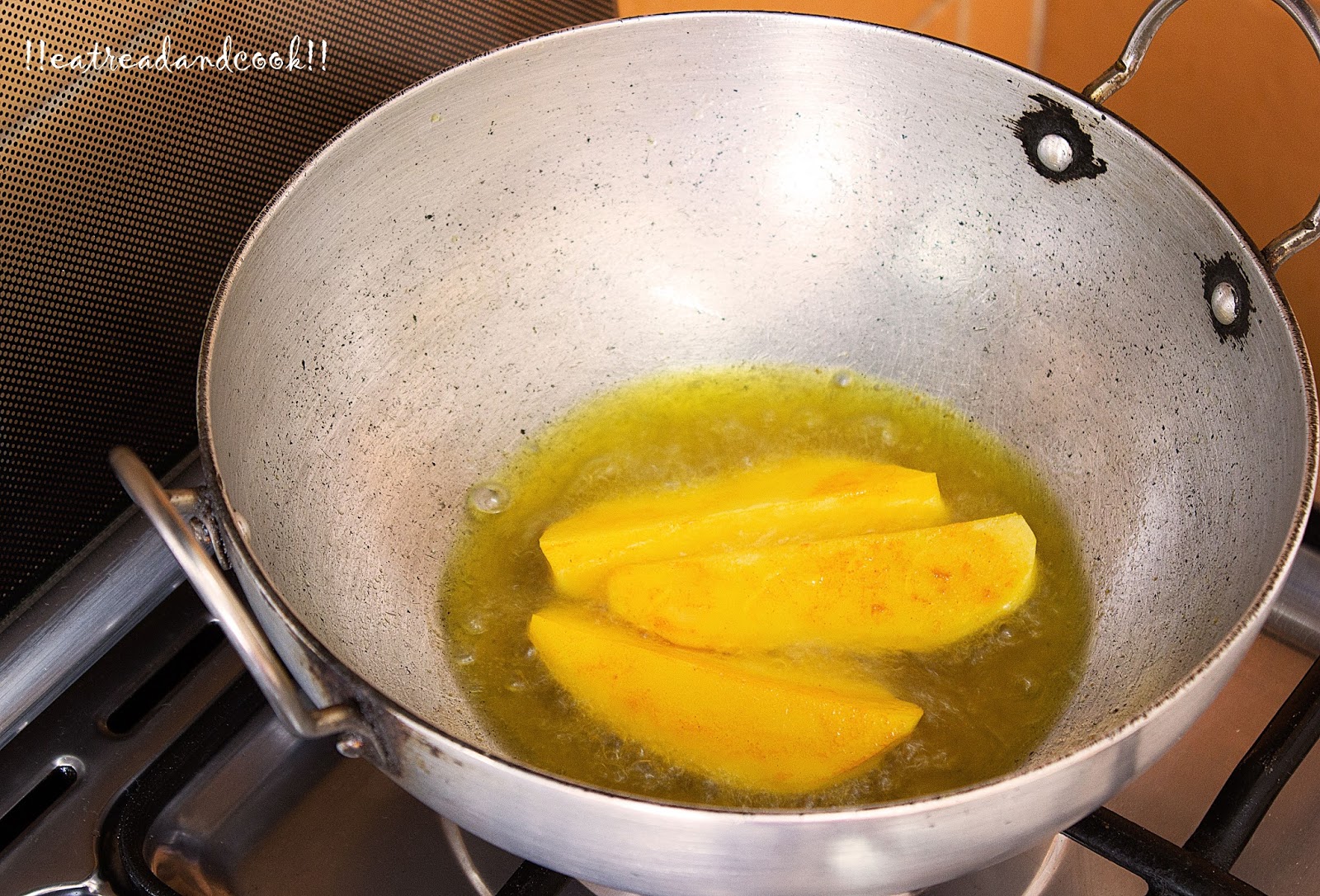 Kalo Jeera die Macher Jhal / Bengali Spicy Fish Curry with Nigella Seeds
