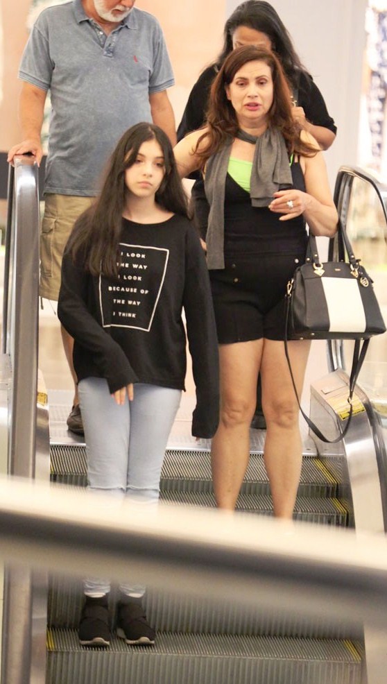 Blog Por Simas: EM CENA RARA, ISADORA RIBEIRO É CLICADA EM PASSEIO COM ...