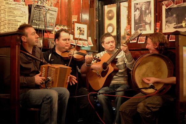 Irish Folk Music - The History and Origins - Rusty Knuckles - Motors ...