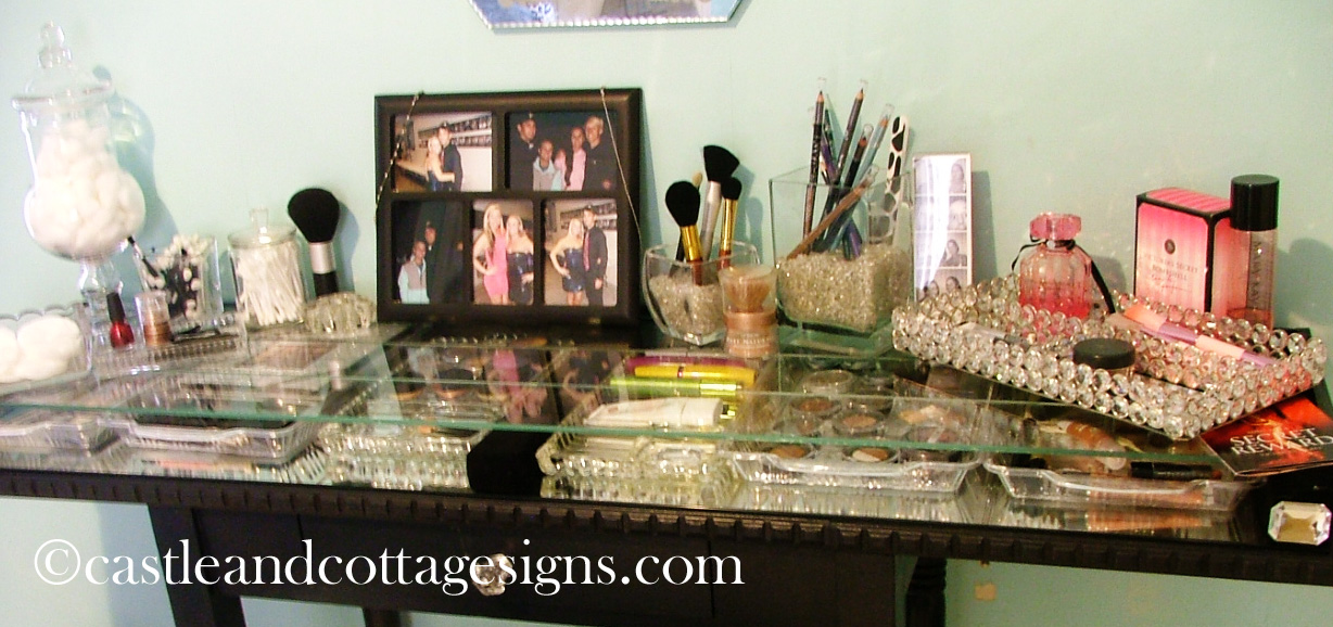 CastleAndCottageSigns: my DIY make up table
