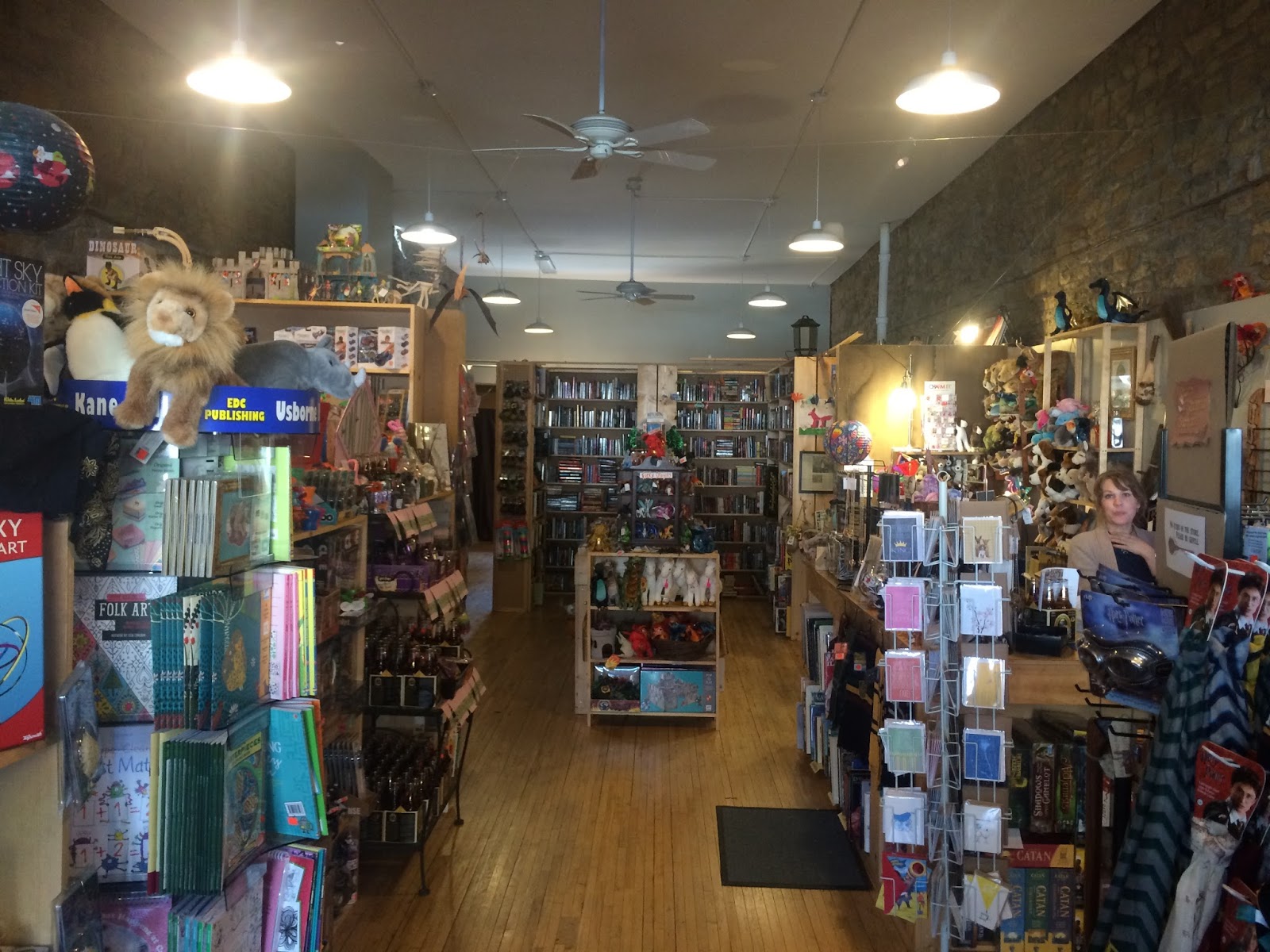 The Indie Bob Spot: Fox Den Used Books - River Falls, WI