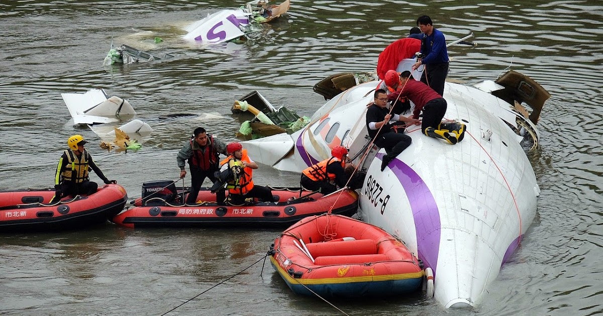 TransAsia ATR-72 Aircraft Crashes into Taiwan River - Philippine Flight ...