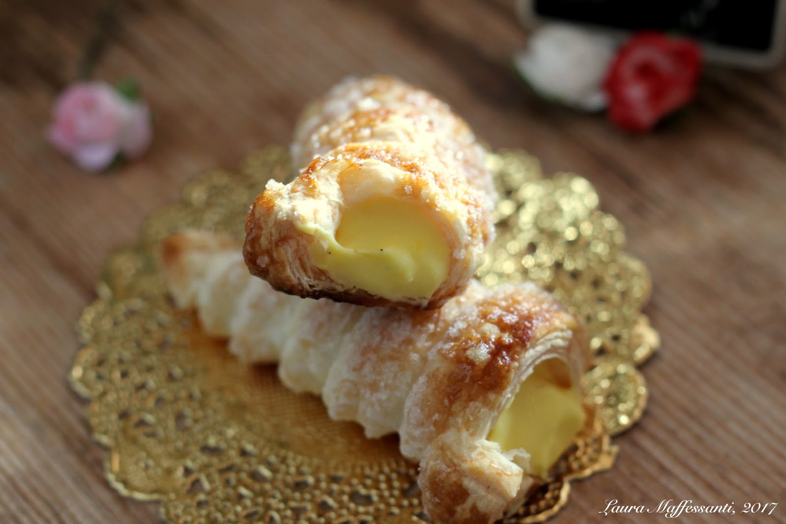 Cannoncini di sfoglia alla crema pasticciera, la ricetta passo passo ...