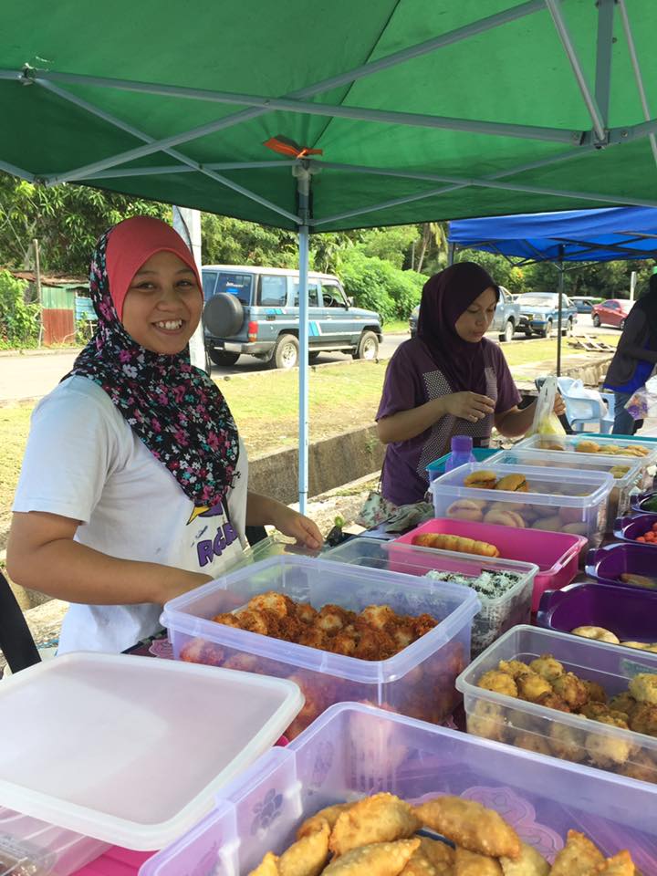 Kuih Muih at Kampung Luak Market Miri - Miri Food Sharing