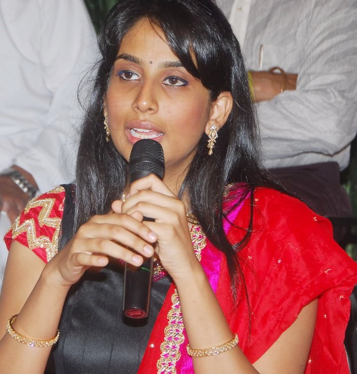Breaking News Online: Singer Pooja Prasad Stills