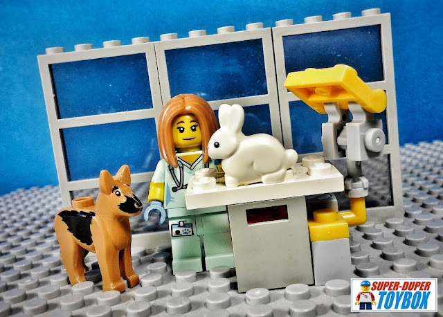 Super-DuperToyBox: Lego Series 17 Surfer and Veterinarian Minifigs...