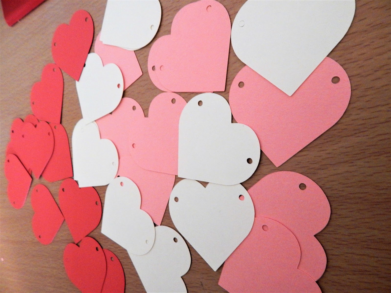 The Modest Effect : DIY HEART GARLAND