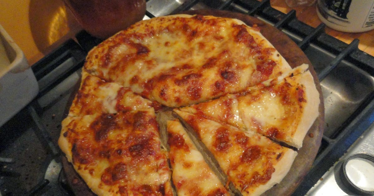 The Messy Organic Mum: Homemade Pizza