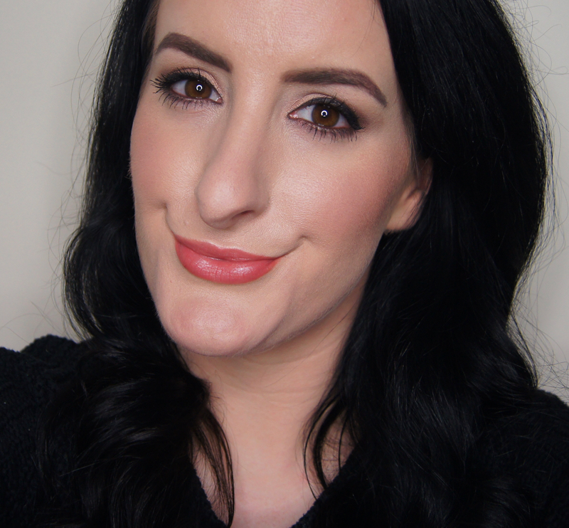 Pretty Makeup Look For Spring: Glowing Skin & Glossy Lips ...