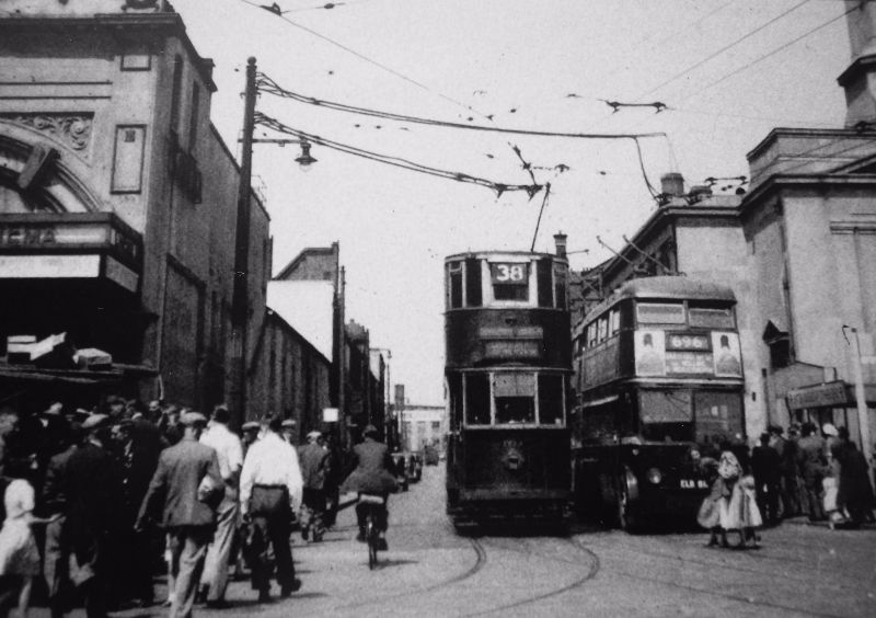 Historic Photos of the Last Trams in London in July 1952 | Vintage News ...