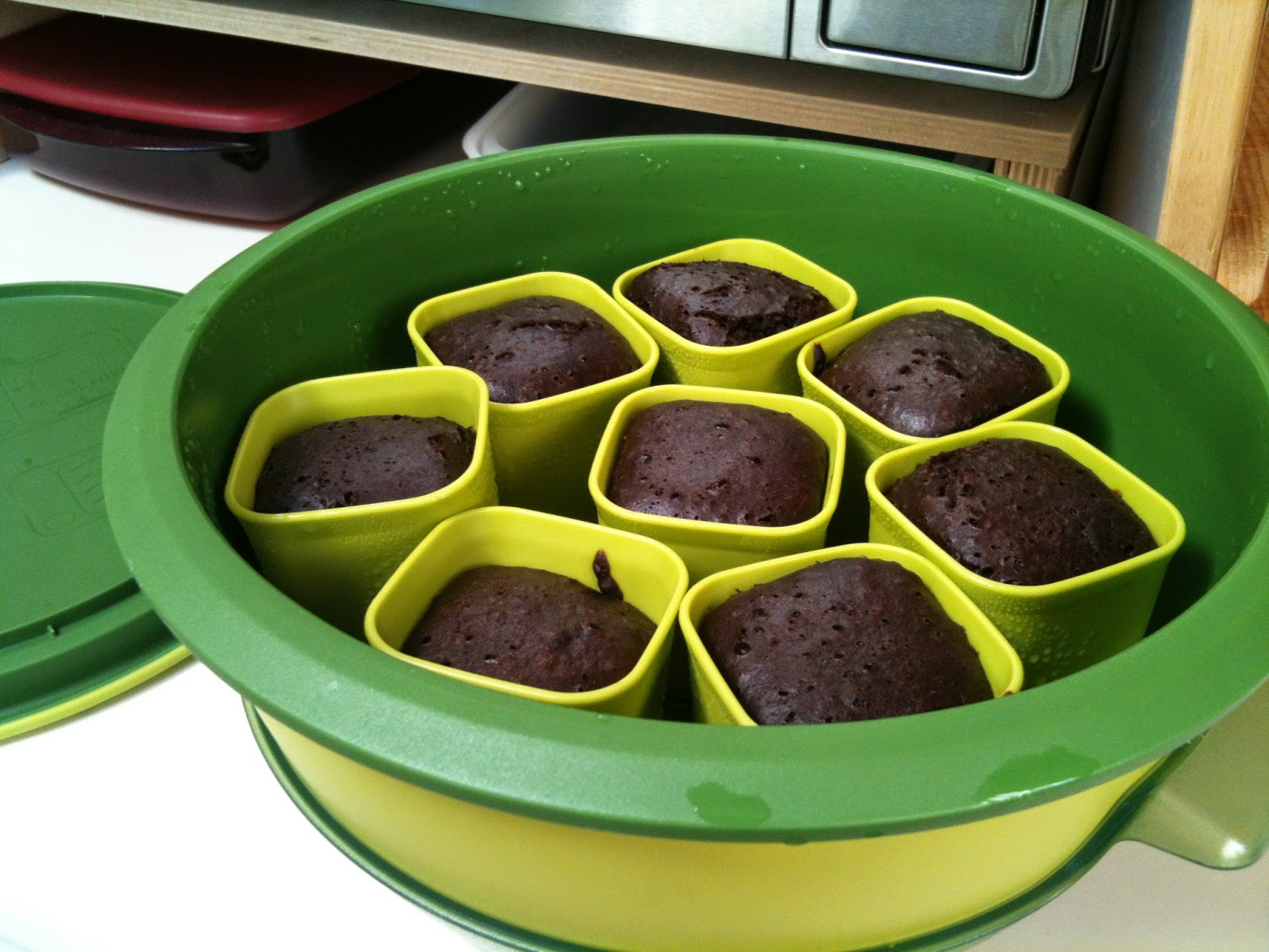 Tupperware Talk: Chocolate Kiss Cake