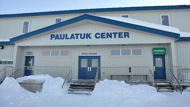 Ultima Thule: Paulatuk, the blue inuvialuit hamlet by the 'Smoking ...