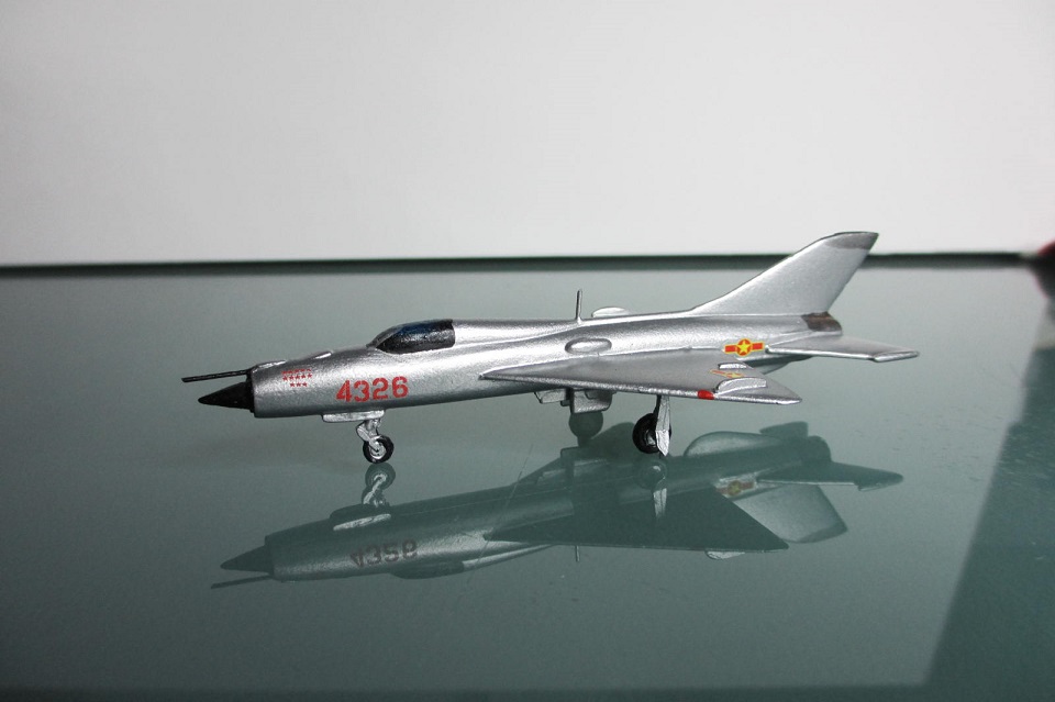 1/144 airbattle: 1/144 MiG 21