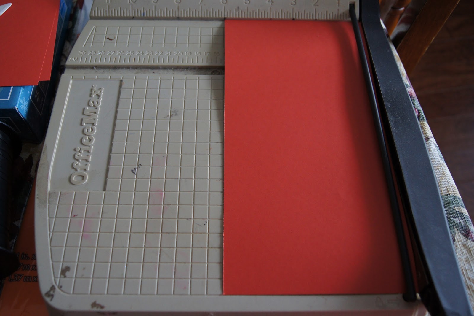 Chatty Cathy-Clip Your String!: Tutorial: "BOO" pleated paper discs.