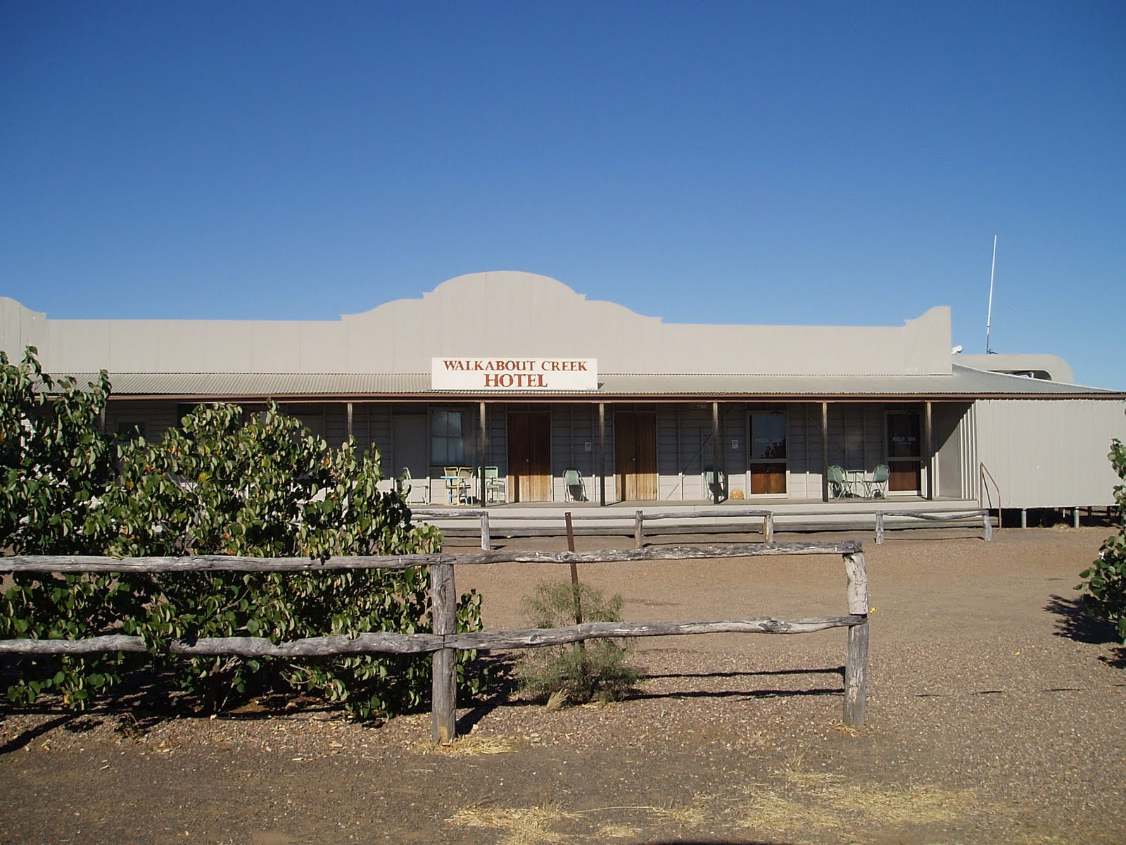 The Travelling Novocastrians: Photos of Walkabout Hotel and Clem Walton ...