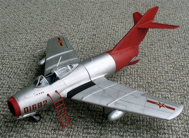 The Great Canadian Model Builders Web Page!: MiG 15 Bis