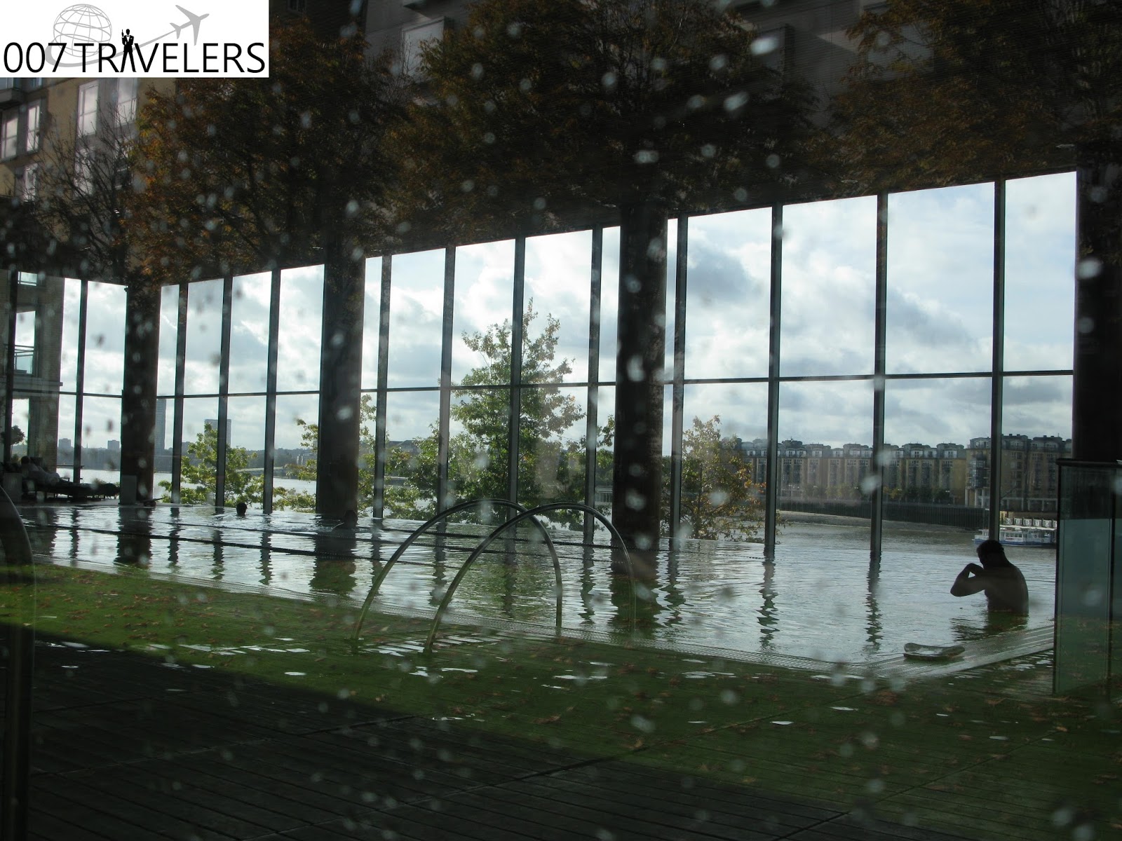 007 Filming location: Swimming pool in Shanghai, China / Skyfall (2012 ...